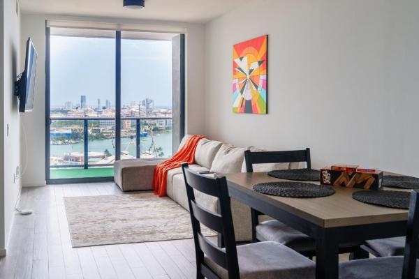 Vibrant Downtown Miami Gem - 2br, Near Port Of Miami & Entertainment - Miami, FL