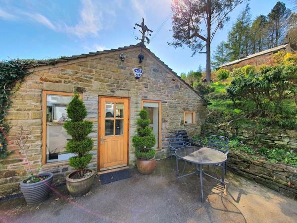 Rural Peak District Retreat In Little Hayfield One Bedroom Self Contained Property Dogs Welcome - Glossop