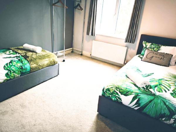 Spacious 3 Bedroom Home, Sleeps 7, Perfect For Families & Contractors, Long-stay Friendly, Hosted By Clark Property Estates - Southend-on-Sea