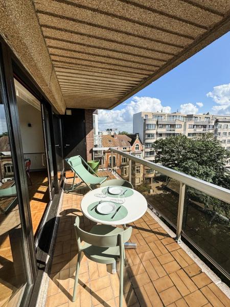 Large Sunny And Bright Apartment With Park View - Ostenda