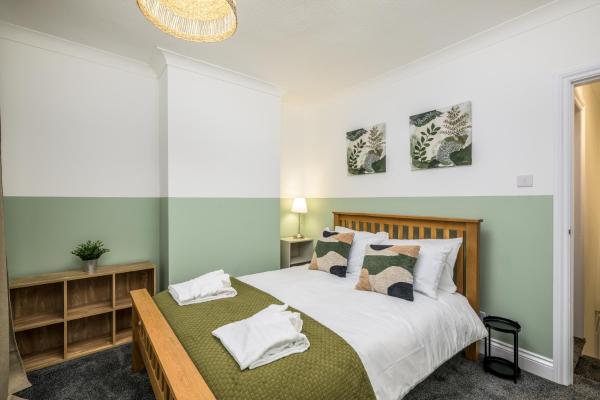 Vale House By Eden Accommodation - 2 Bedroom Whole House, Sleeps 4 - Newly Renovated - Kettering