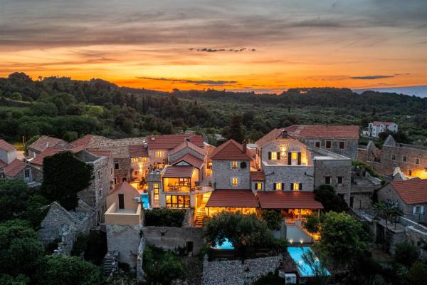 Dvor Pitve Villas - Stari Grad