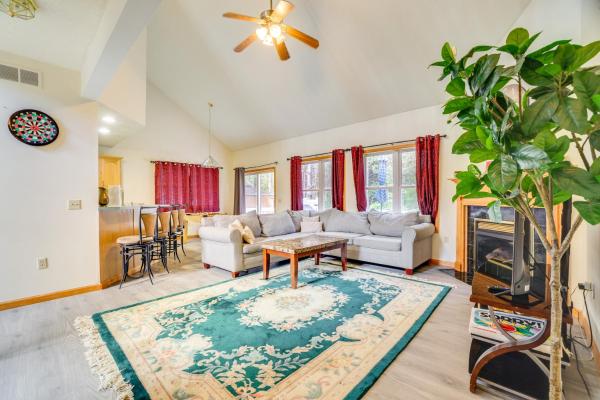 Game Room Poconos Family Home 13 Mi To Skiing! - Pocono Lake