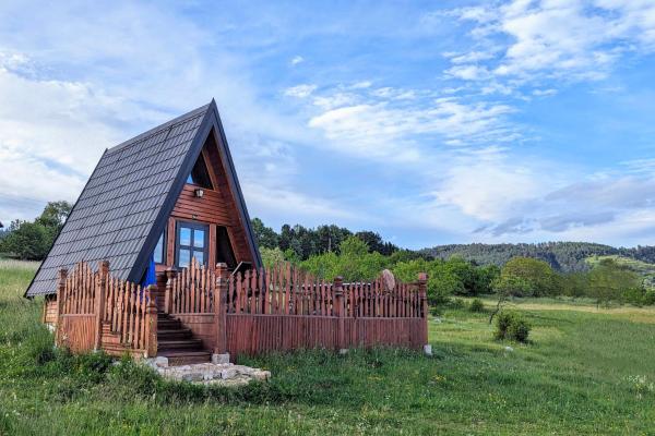 A Pine Vikendica U Srcu Zapadne Srbije - Sırbistan