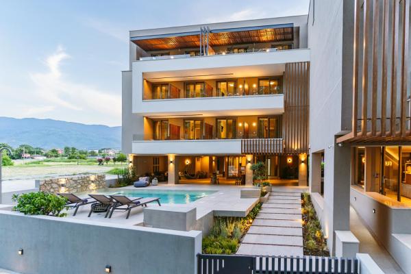 Funtukaki By The Pool - Greece