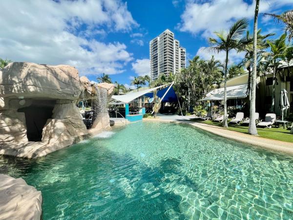 Diamond Beach Large Poolside Villa #45 - Broadbeach