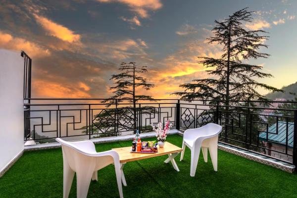 The Sunset Abode 4br With Valley Views - Shimla