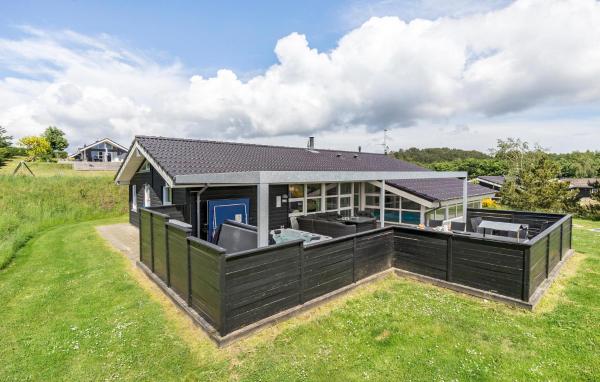 Beautiful Home In Ebeltoft With Wifi - Tanska