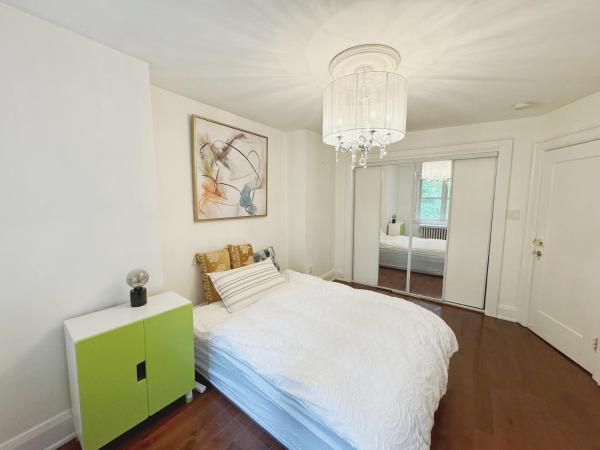 A Bright And Tidy Room In Midtown Near Subway - Ontario