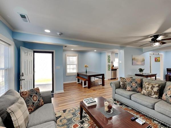 East Coast Kuuipos Cottage - Carolina Beach, NC