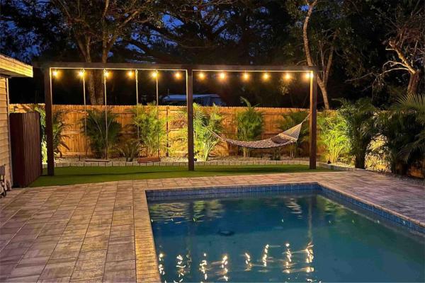 The Wisteria Oasis With Heated Pool And Hot Tub - Sarasota, FL
