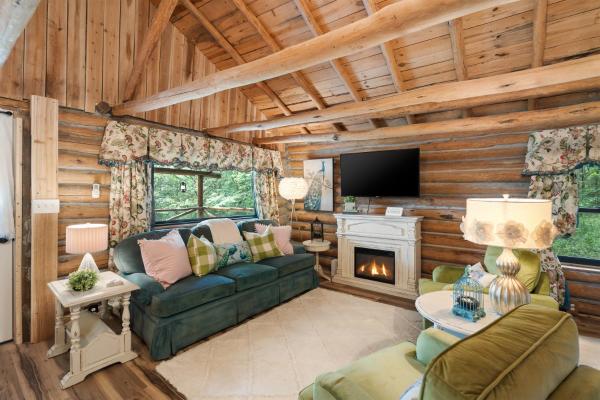 Spring Hill Farm - The Pampered Peacock - Arkansas