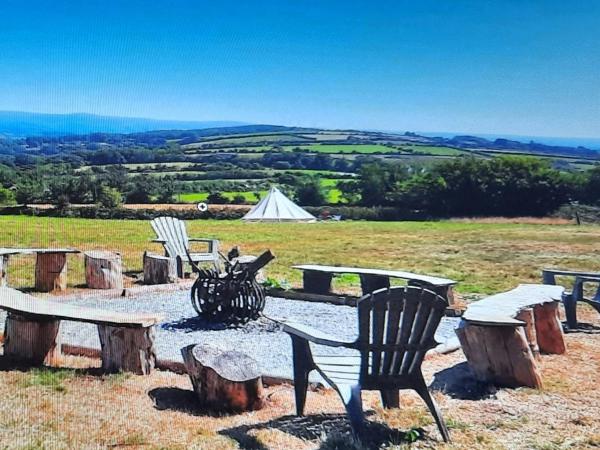 Summit Camping Kit Hill Rd Cornwall Panoramic Views Grass Pitch From 15pn Or Bella Bell Tent 75pn - Cornwall