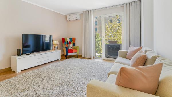 Uptown Urban Escape By Lovelystay - Loures