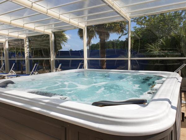 Maison Accueillante Avec Piscine Partagée à Meursac + Spa - Saintes