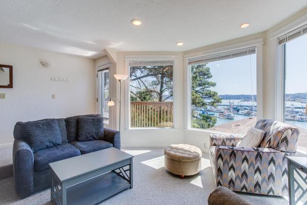 Yaquina Bay Views! Restaurants, Shops, Walk To Everything! Unit 2 - Newport, OR