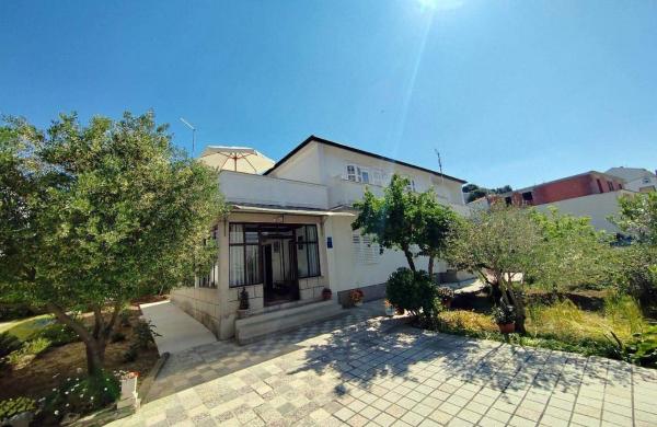 Apartments With Parking Space Rab - 23298 - Rab