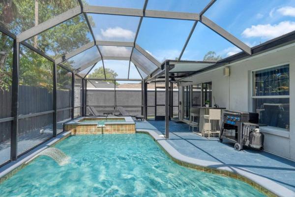 Luxury Style Townhome With Pool - 1 Miles To Bucs Stadium - Tampa, FL