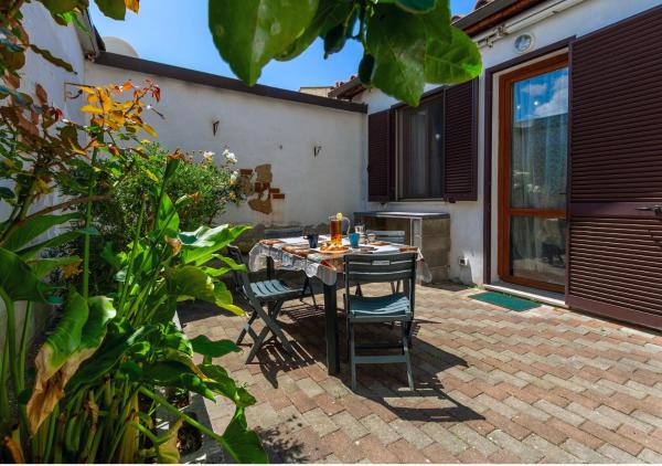 Camy Wine House Con Giardino Vicino Alla Stazione Ferroviaria - Livorno