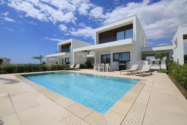 Serenity Waves Villa 27 - Larnaca