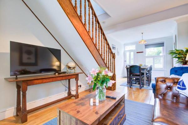 Stunning Cottage In The Heart Of Old Leigh - Pass The Keys - Southend-on-Sea