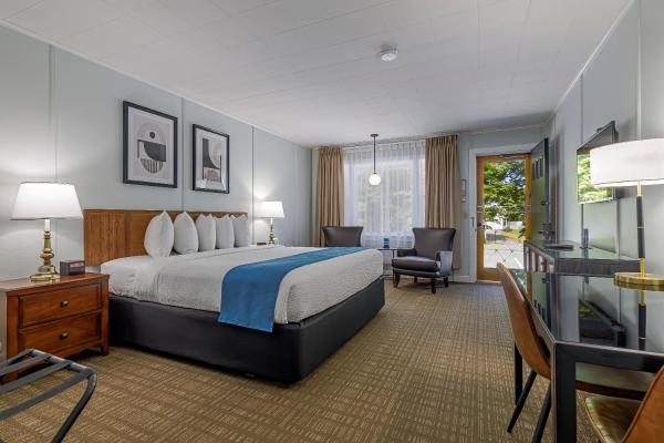 Deluxe King Room W/ Breakfast Included - Maine
