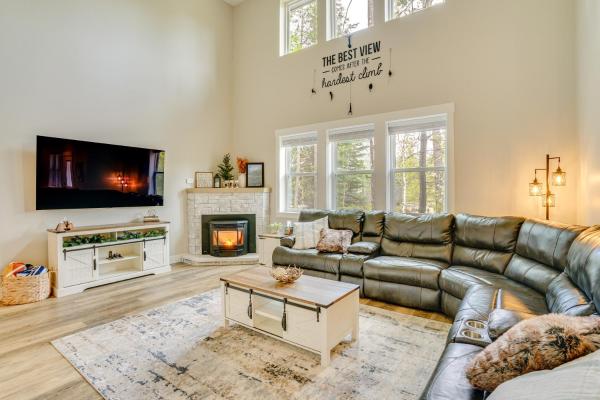 Spacious Donnelly Family Home With Private Hot Tub! - Tamarack Ski Resort, ID