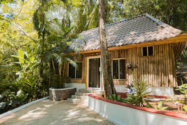 Falling Leaves Lodge - Belize