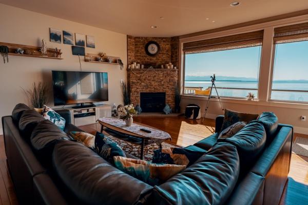 Stunning House With Views Of Puget Sound! Ideal For Family Reunions - Edmonds, WA