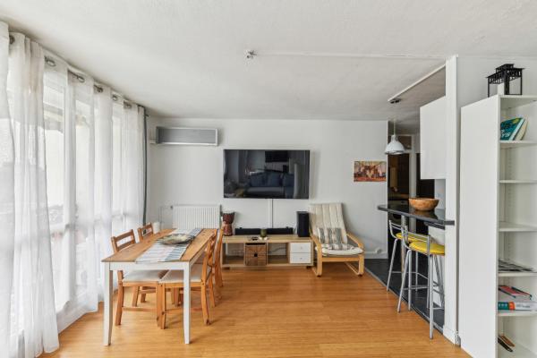Chic And Comfortable Apart With Balcony - Levallois-Perret