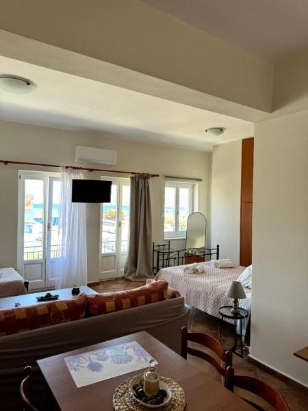 Near Piraiki Apartment - Эрмуполис