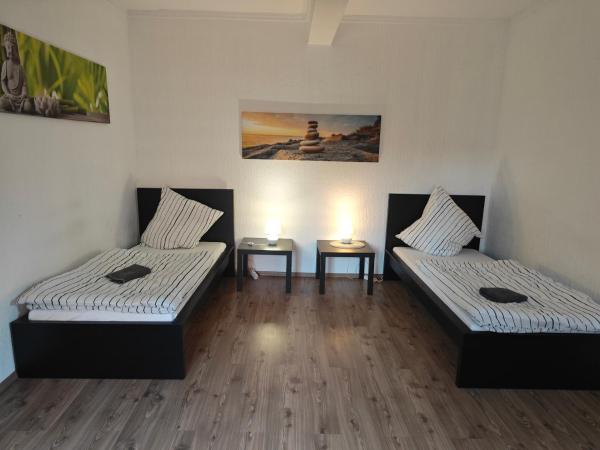 Work And Stay Selfkant Ganzes Haus 10 Zimmer, 18 Betten,5 Badezimmer,2 Küchen, Terrasse, 380 Qm, 3 Etagen - Sittard