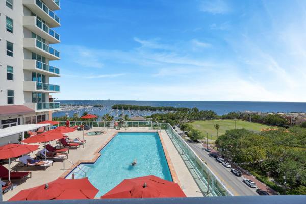 Fabulous 2 Bedroom In Heart Of Grove - Miami, FL
