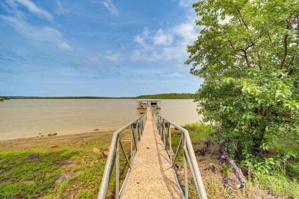 Lakefront Eufaula Vacation Rental W/ Private Dock - Carlton Landing