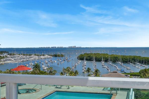 Tropical Paradise Spacious 3 Bedroom - Miami, FL
