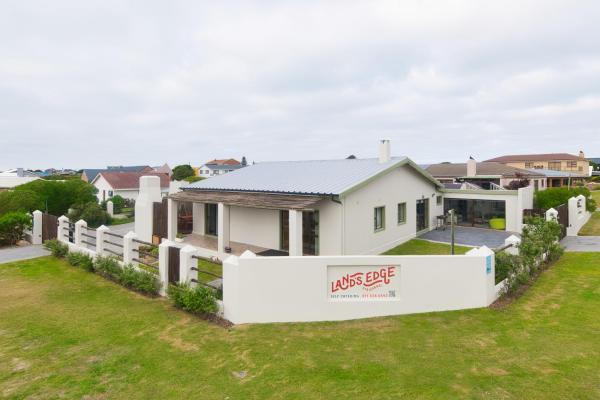 Land's Edge King Protea Cottage - Solar - Struisbaai
