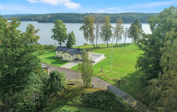 2 Bedroom Nice Home In Kinnnarumma - Borås