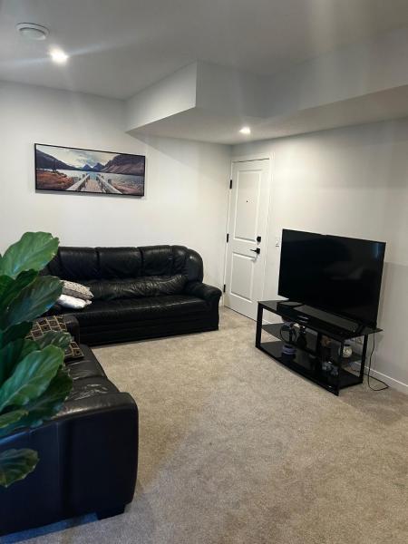 Praise Bethel -Homely Walkout Legal Basement In Yyc - Calgary