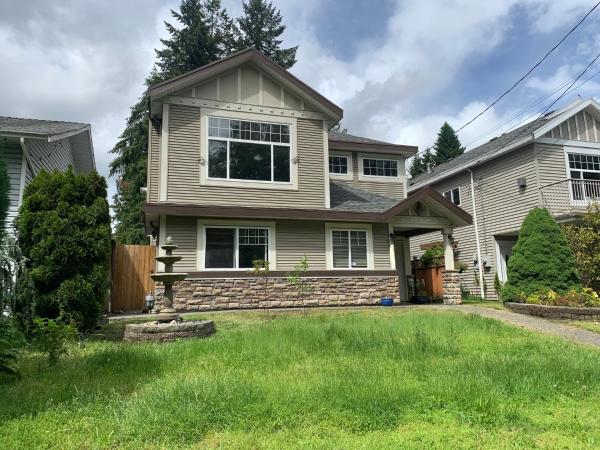 3 Bedrooms 1 Bath In Share House At Coquitlam Central Mall & Skytrain - Port Moody