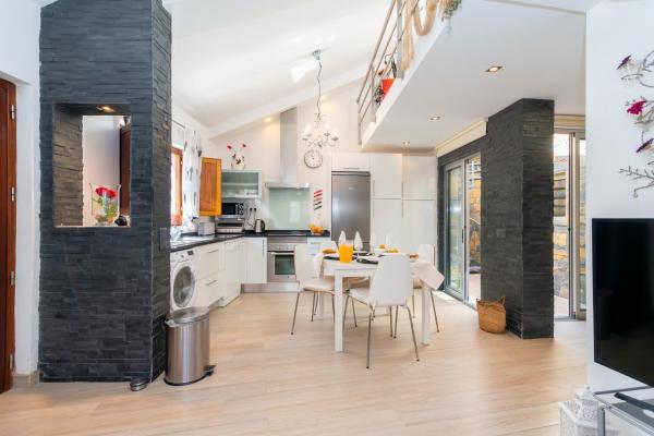 White & Grey House - Santa Luzia