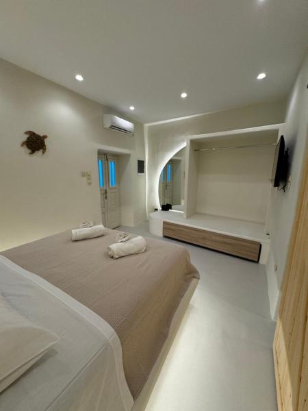 White Sand Jacuzzi Suite - Ios