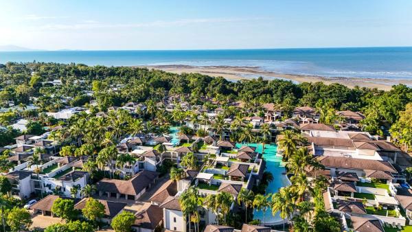 Resort-style Swim Out - A Poolside Oasis - Port Douglas