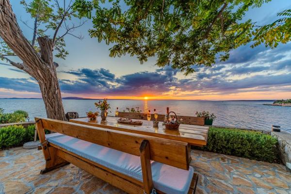 House For Rent "Figurica" Lun - Lun