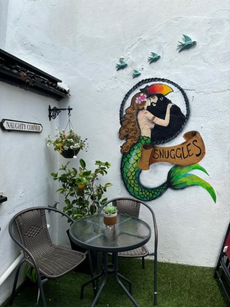 Snuggles - Castle Cove, Weymouth