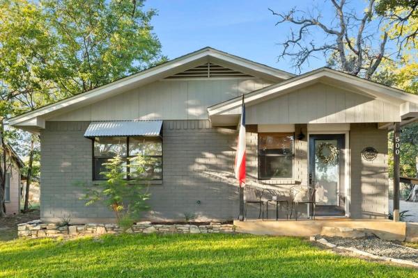 3 Bedroom Home - Hot Tub - Firepit - Game Room - Fredericksburg, TX