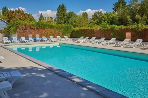 Bungalow Charmant à Ivry-la-bataille Avec Piscine Partagée - Anet