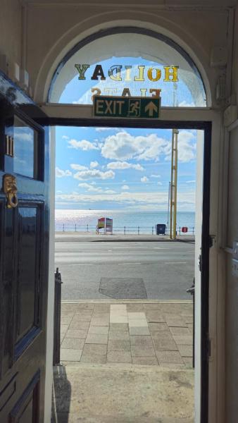 Spacious Seafront Apartment, Beach & Sea Views, Parking - 韋茅斯
