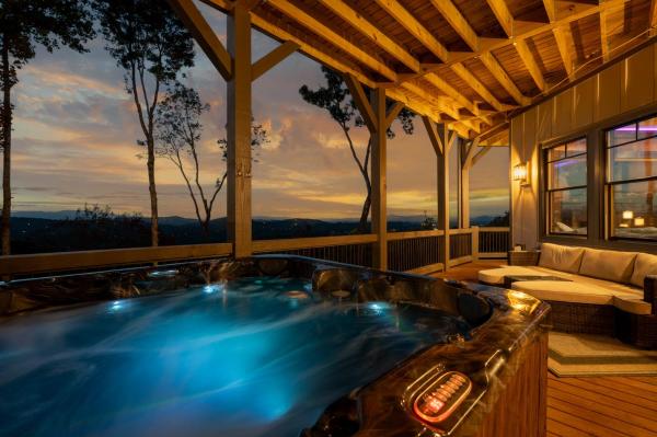 Wine Down Ridge - Blue Ridge, Ga - Take In Sweeping Mountain Views, Soak In The Hot Tub, Challenge Friends In The Arcade, And Ra - ブルー・リッジ, GA