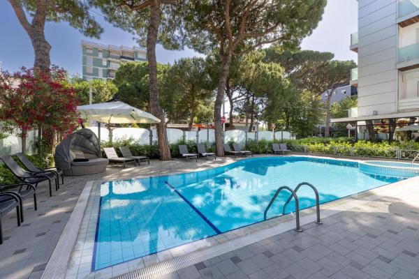 Hotel Adriatica Con Piscina - Misano Adriatico