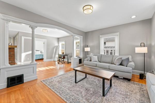 The Front Porch By Saratoga Stays - Saratoga Springs, NY